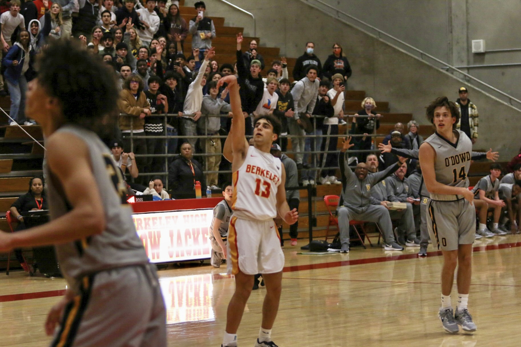 Basketball seizes historic win | The Berkeley High Jacket