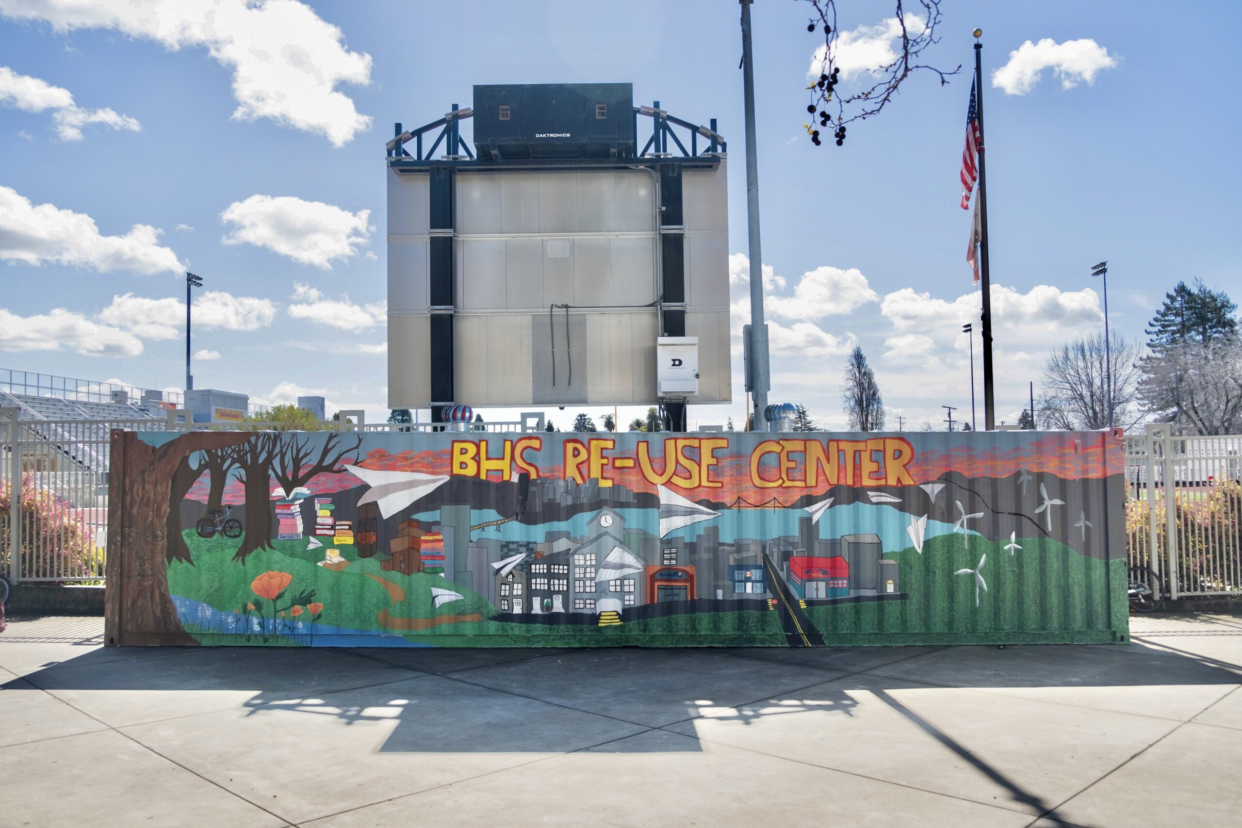 BHS Mural Club promotes re-use center | The Berkeley High Jacket