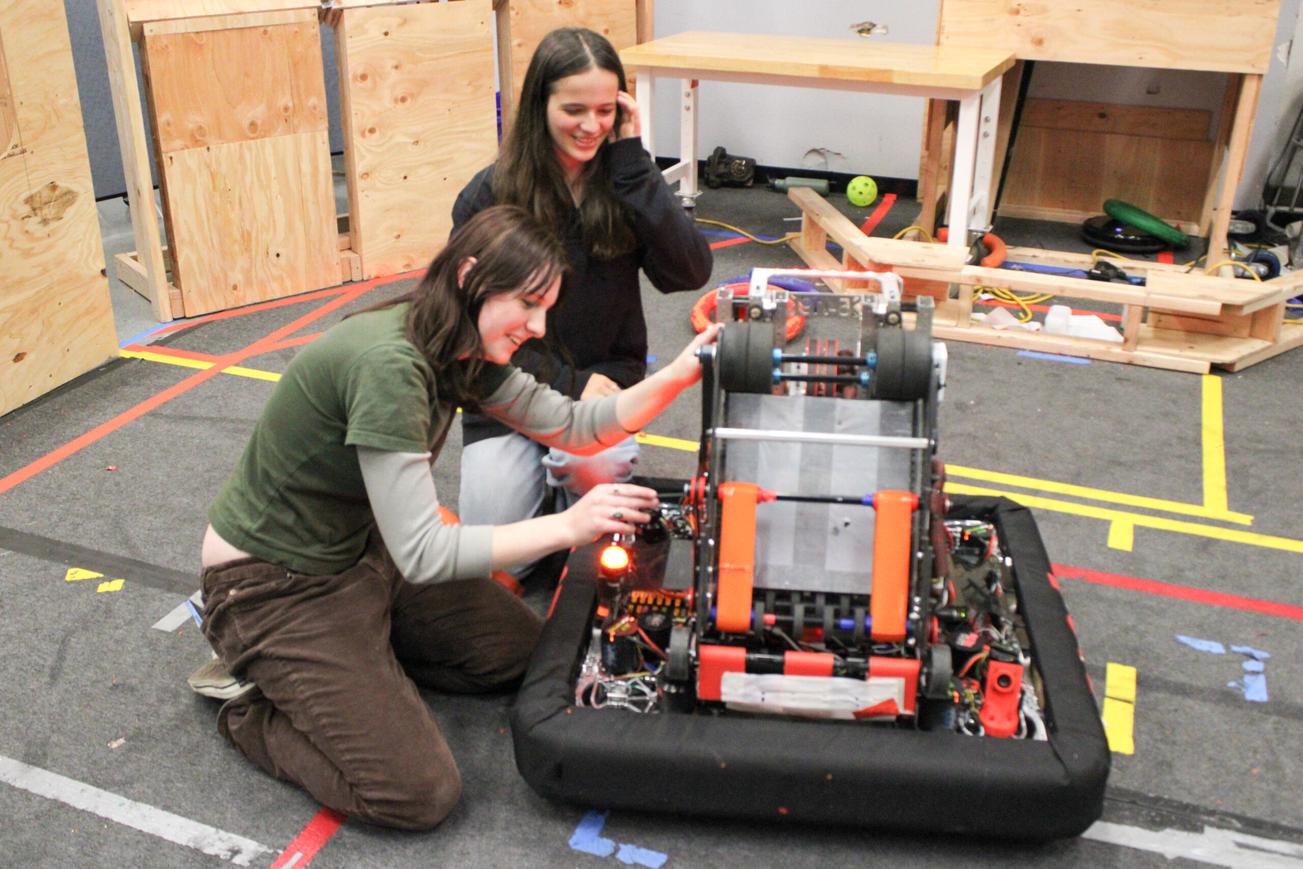 Women and non-binary students embrace robotics in Berkelium | The ...